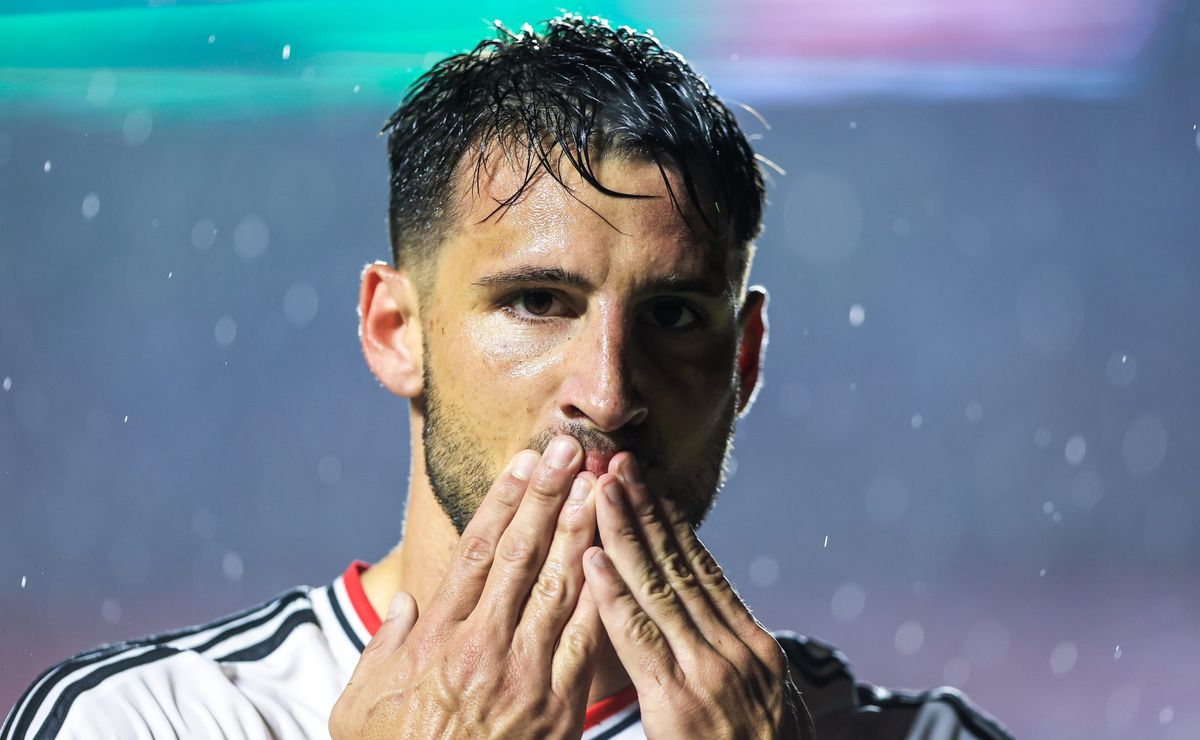 Calleri completa 150 jogos pelo São Paulo e faz declaração emocionada