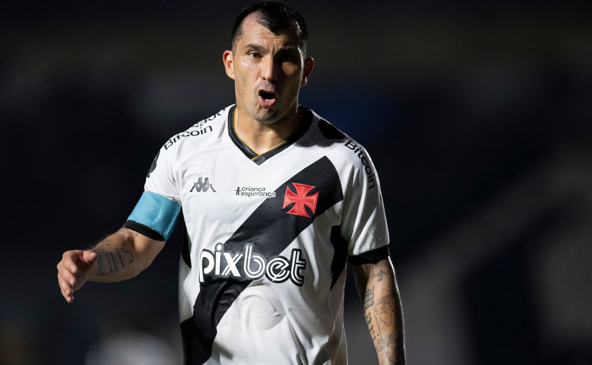 É esse o clima com elenco e diretoria, ele revelou tudo: Medel não fica ...