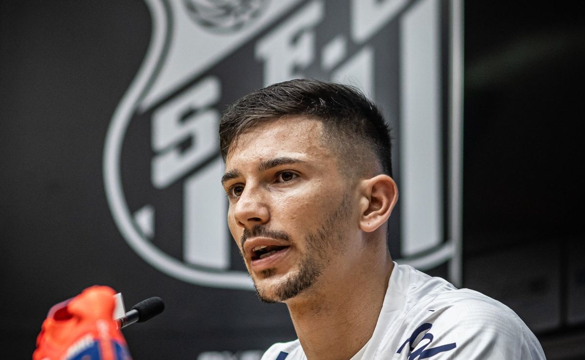 Maxi Silveira é apresentado ao Santos e manda a real sobre desempenho