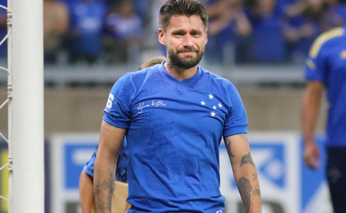 Trouxe à tona bastidores do passado do Clube: Felipe Conceição chuta o ...