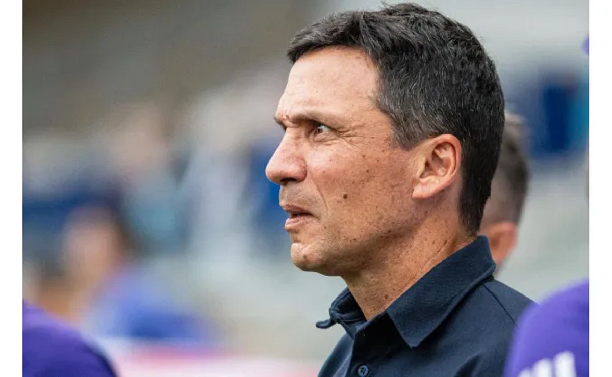 CONFUSÃO: Entrevista de Zé Ricardo é marcada por situação bizarra na ...