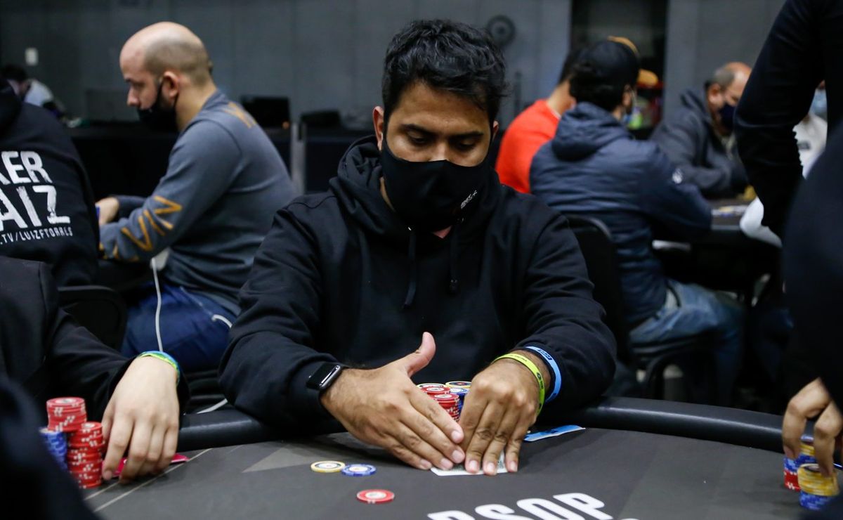 Danilo Gomes vence torneio de poker online no site da espada vermelha ...