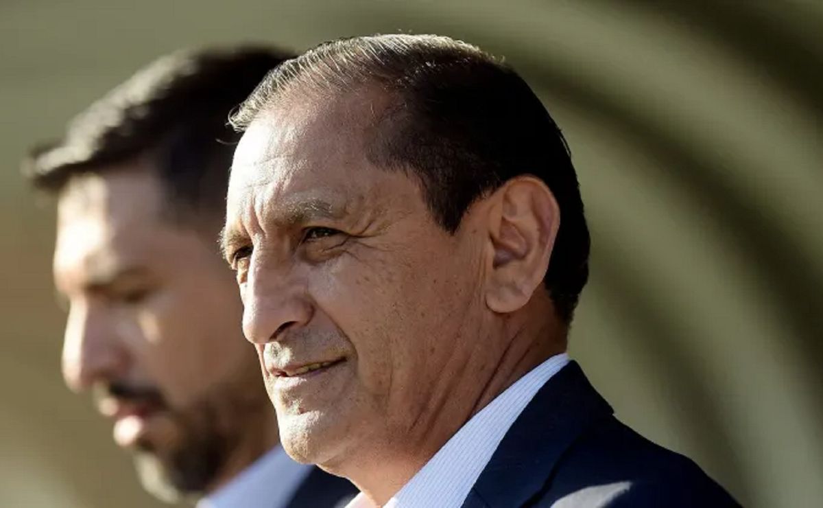 Jogador comandado por Ramón Díaz no Vasco estreia como titular sete ...