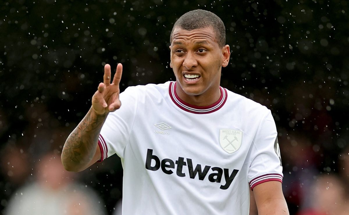 Ex-São Paulo, Luizão vira personagem no West Ham