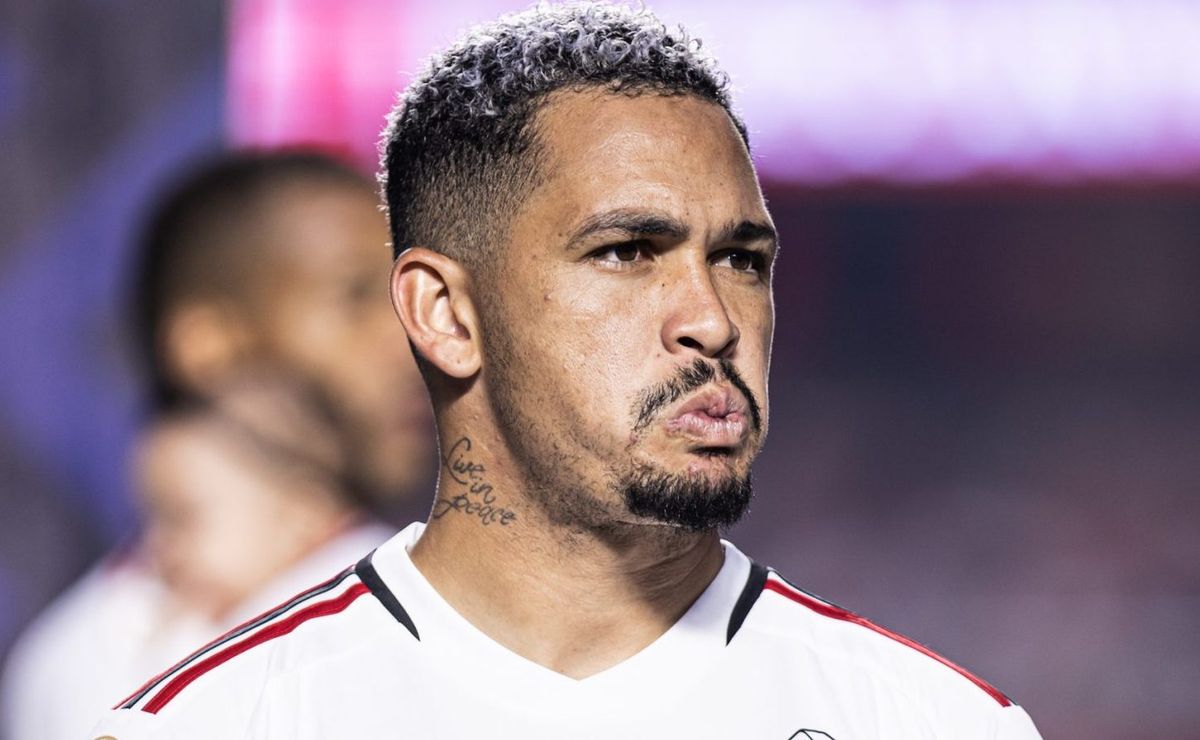 Luciano tem futuro exposto no São Paulo com decisão de Dorival