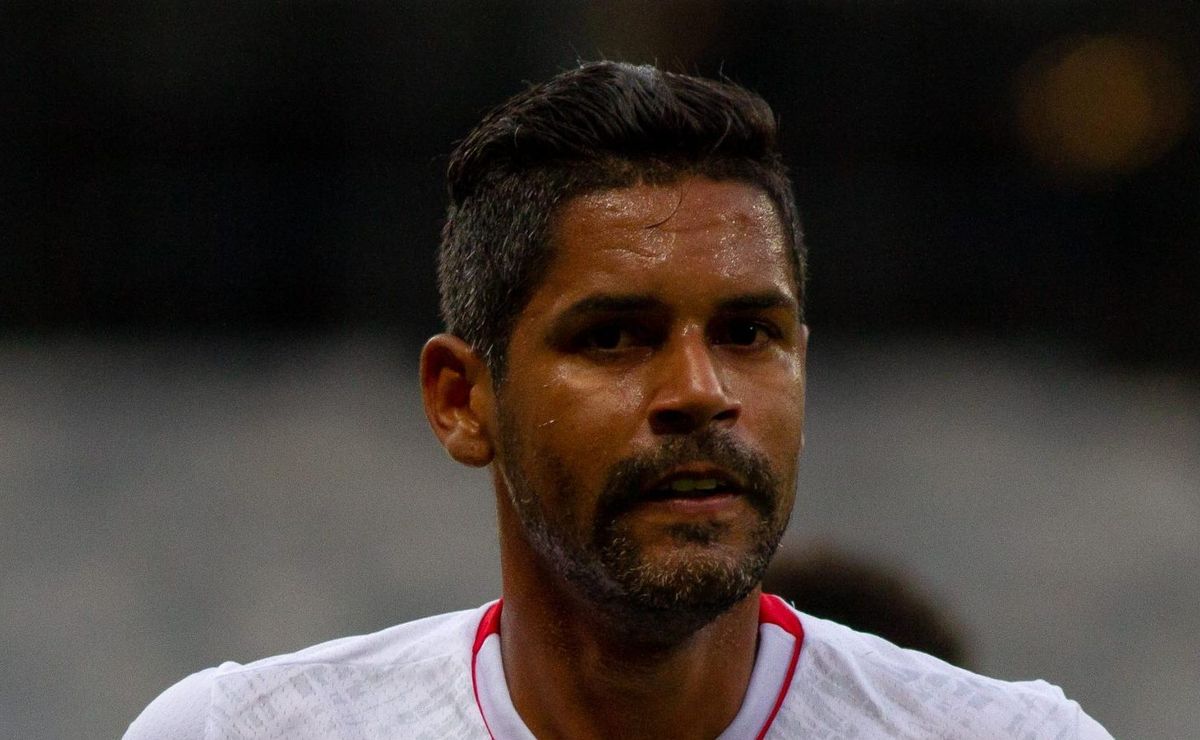 Oficial, para a torcida comemorar: Santos anuncia contratação de ...