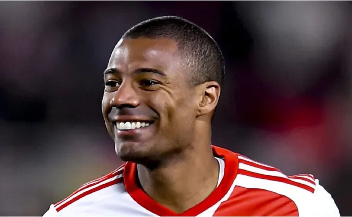 De La Cruz é apresentado no Flamengo e comenta sobre jogar no clube