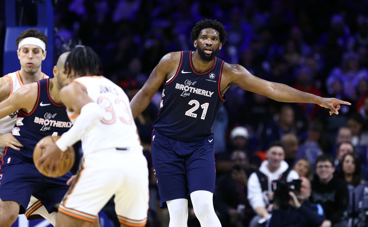 Embiid faz pontuação recorde pelos Sixers e lidera corrida para ser o MVP