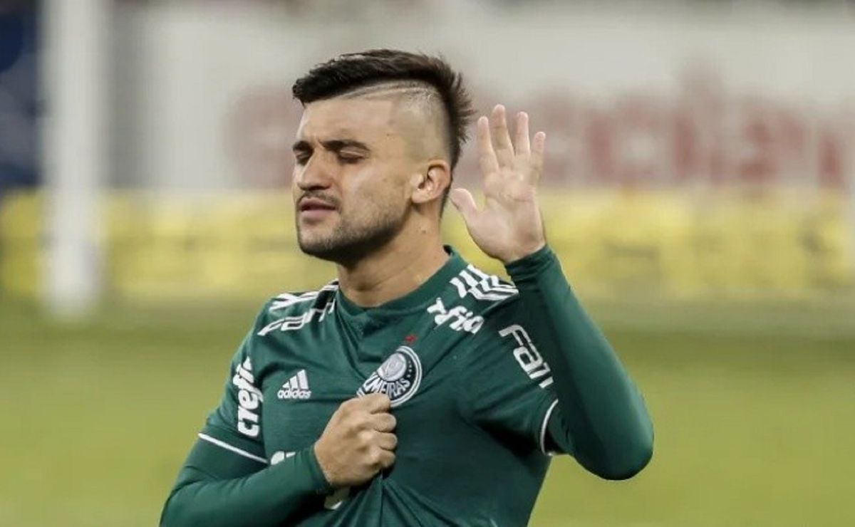 Victor Luis é monitorado por seleção europeia após acertar com o Vasco