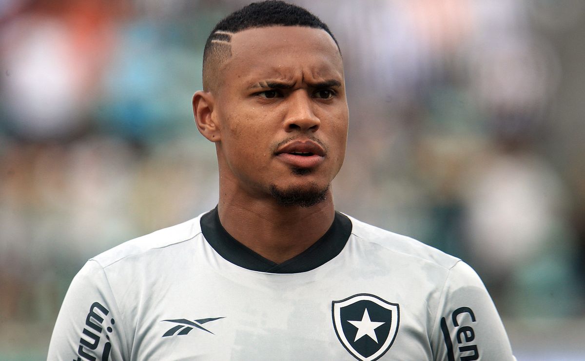 John vive drama no Botafogo e momento choca torcida do Santos