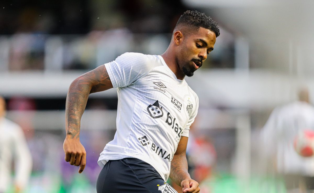 Está no 'Portão B': Hayner gera influencia e Santos toma decisão na lateral