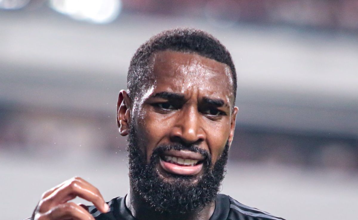 Urgente: Gerson é internado em hospital no RJ e vira desfalque no Flamengo