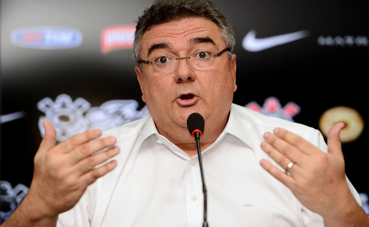 Mário Gobbi detona jogadores do Corinthians e defende Mano Menezes