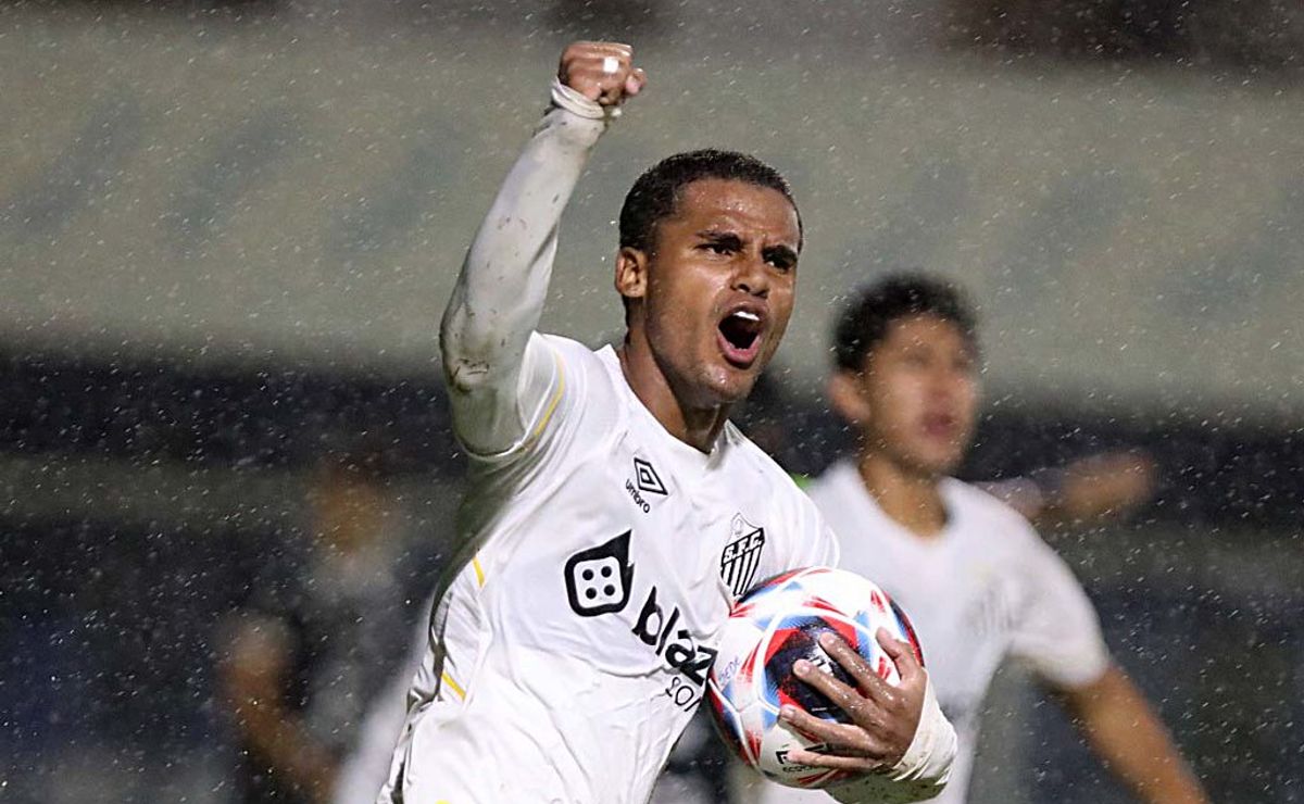 Enzo Monteiro subiu? Santos define lista de 35 jogadores para a Série B; confira