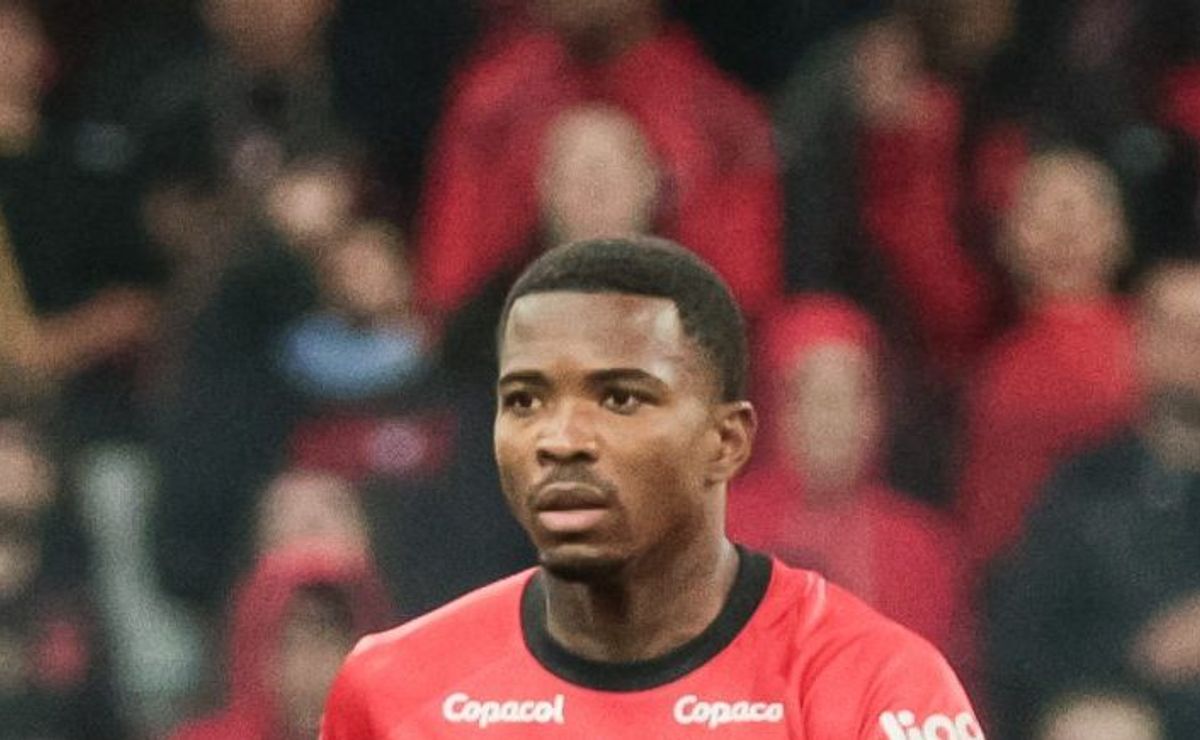 Com expectativa de ser titular, Cacá fala sobre momento do Corinthians ...