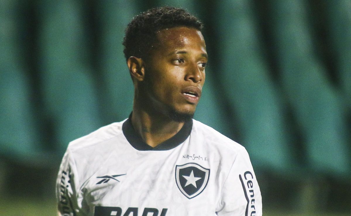 Tchê Tchê destaca evolução na carreira até chegada no Botafogo