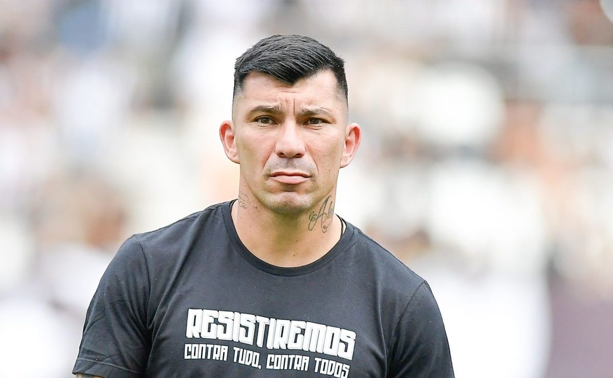Medel é anunciado no Boca Juniors após deixar o Vasco