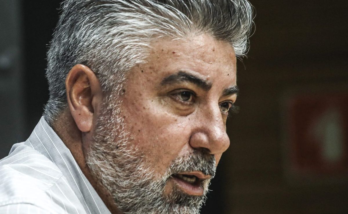 Alexandre Gallo acerta transferência no Santos