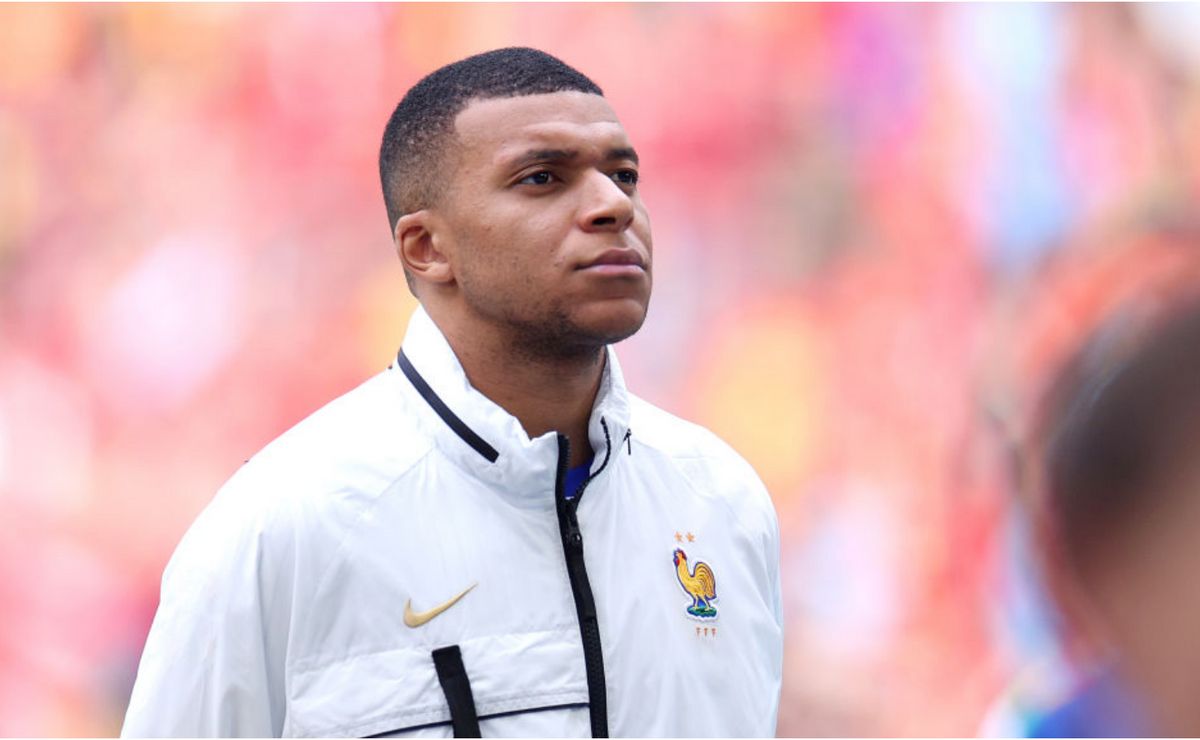 Mbappé se torna o jogador mais valioso da história