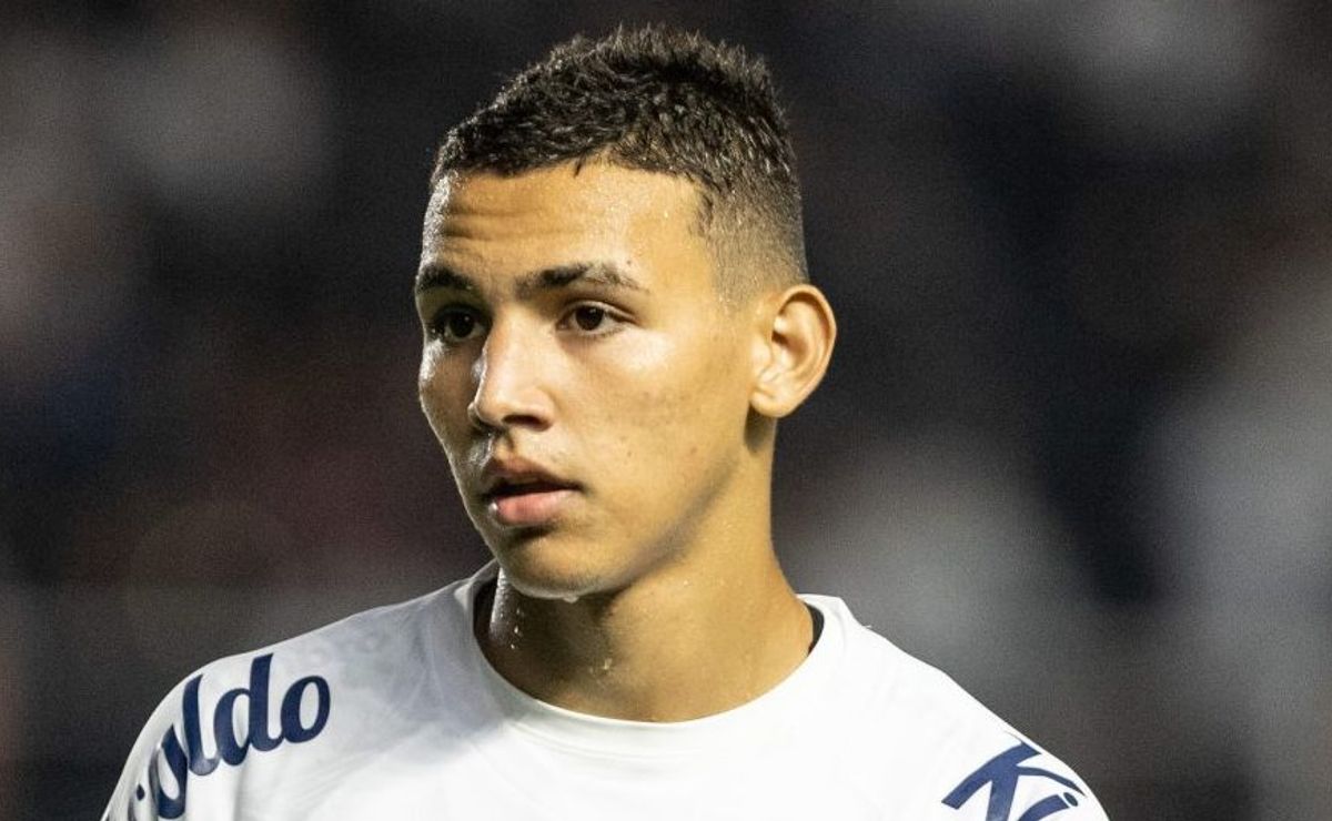 Deivid Washington ganha força para jogar em rival do Santos