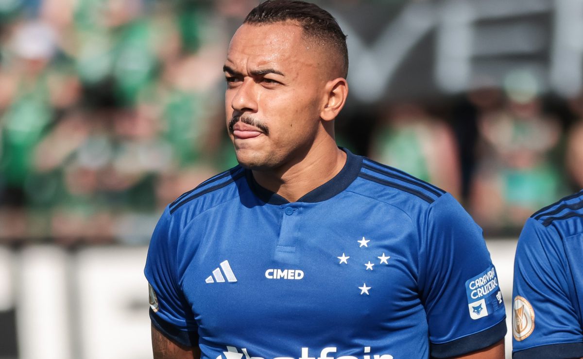 Rafael Elias, o Papagaio, divulga mensagem para torcida do Cruzeiro