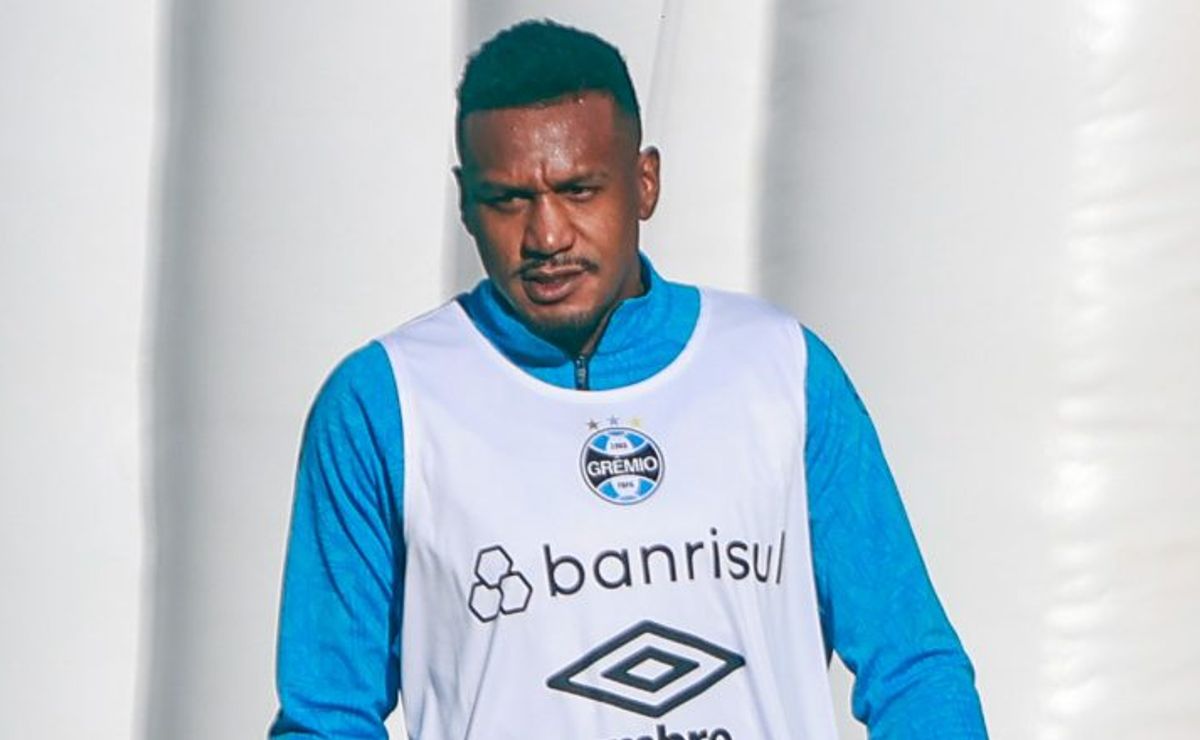 Edenílson faz post de Grêmio X Cruzeiro com logo da Série B