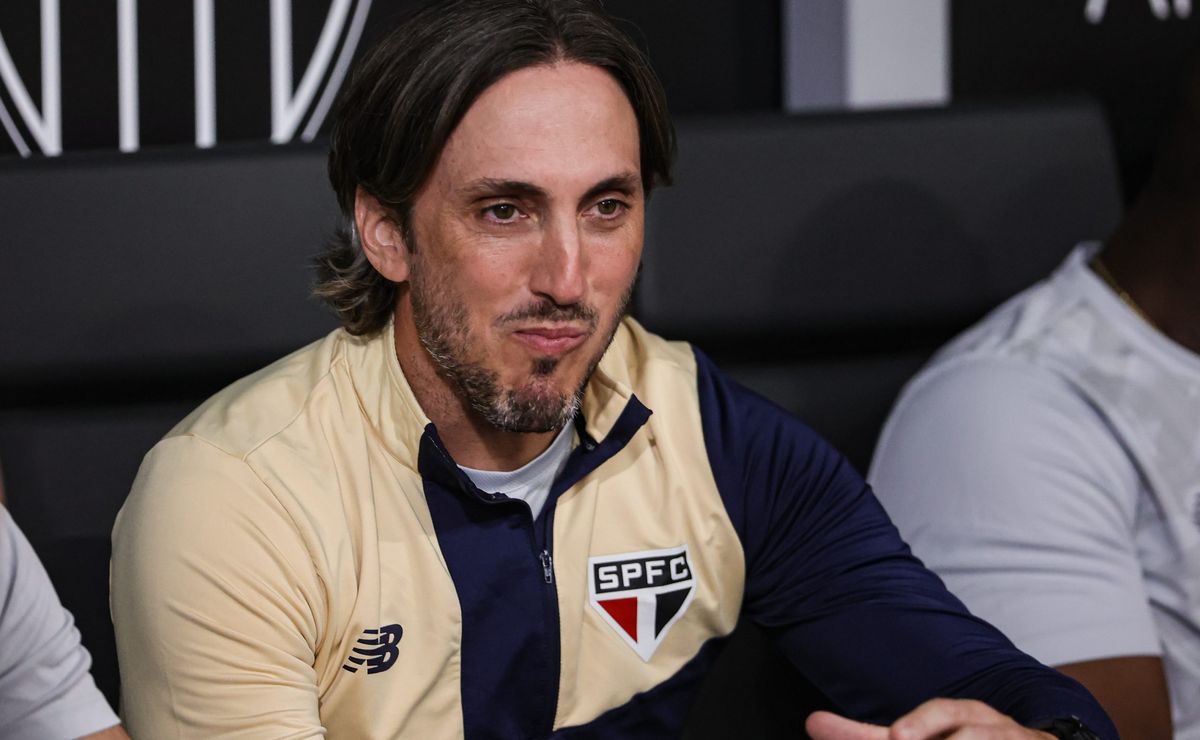 Flamengo vacila e Alex Sandro prefere assinar com São Paulo