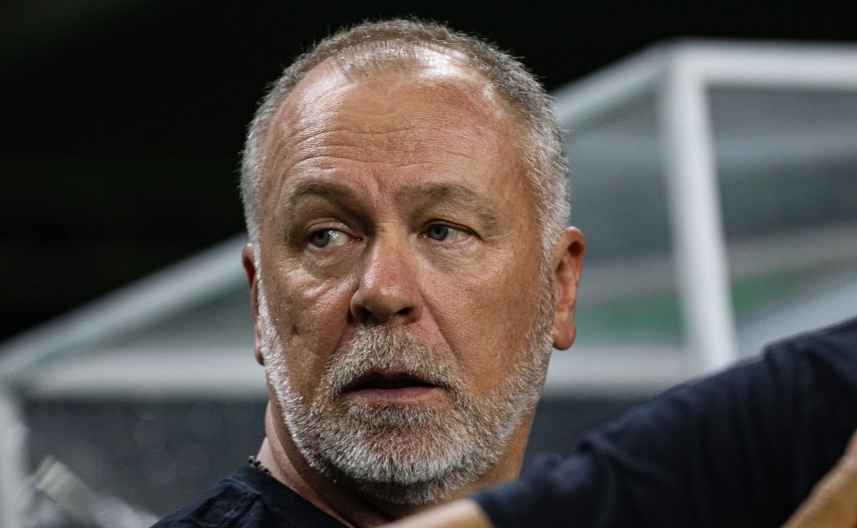 Fluminense vence pela primeira vez com Mano e sai da lanterna