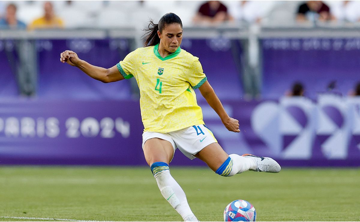 Rafaelle cita a Copa do Mundo no Brasil em comemoração