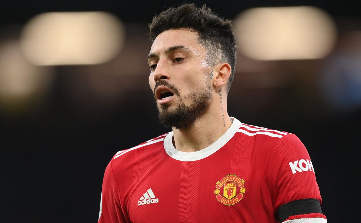 Alex Telles é aprovado para voltar ao Brasil e jogar em rival do Grêmio