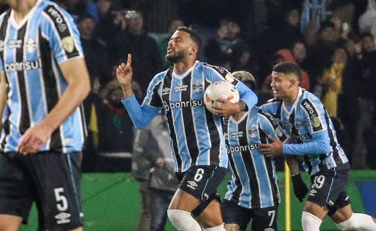 Reinaldo é o melhor do jogo entre Grêmio e Fluminense