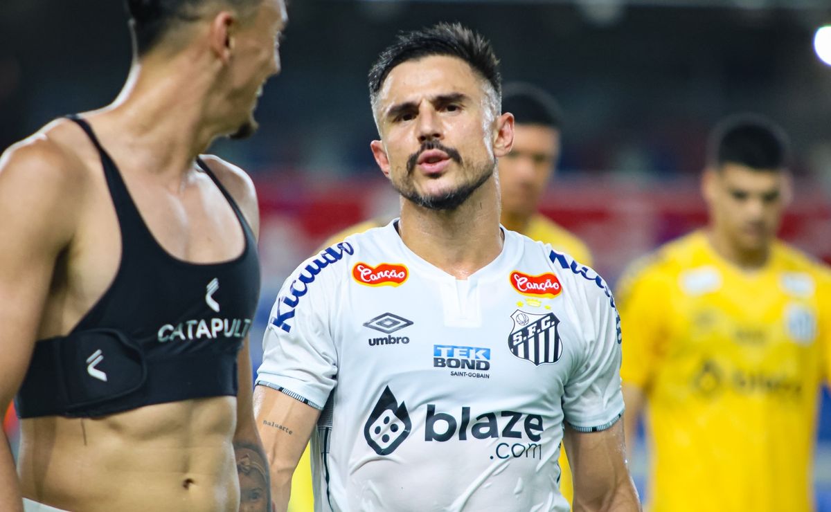 Willian Bigode decepciona a torcida do Santos