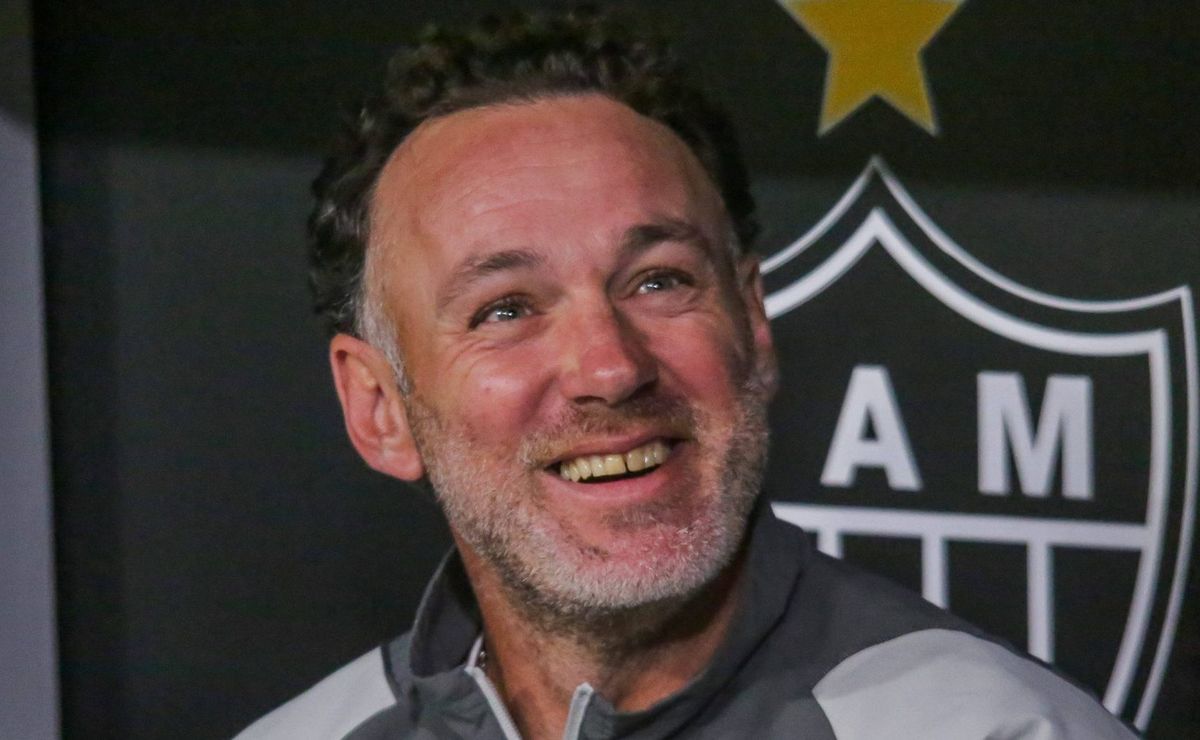 Gabriel Milito analisa desempenho da equipe diante do São Paulo.