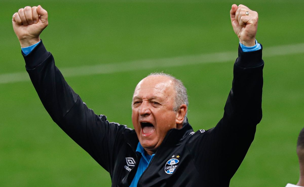 Felipão aparece como nome ideal para substituir Renato