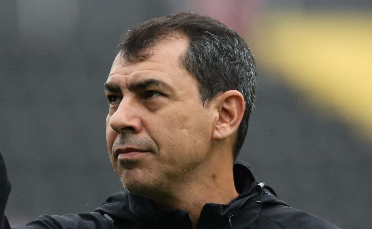 Fábio Carille deve escalar Luan Peres como titular no Santos