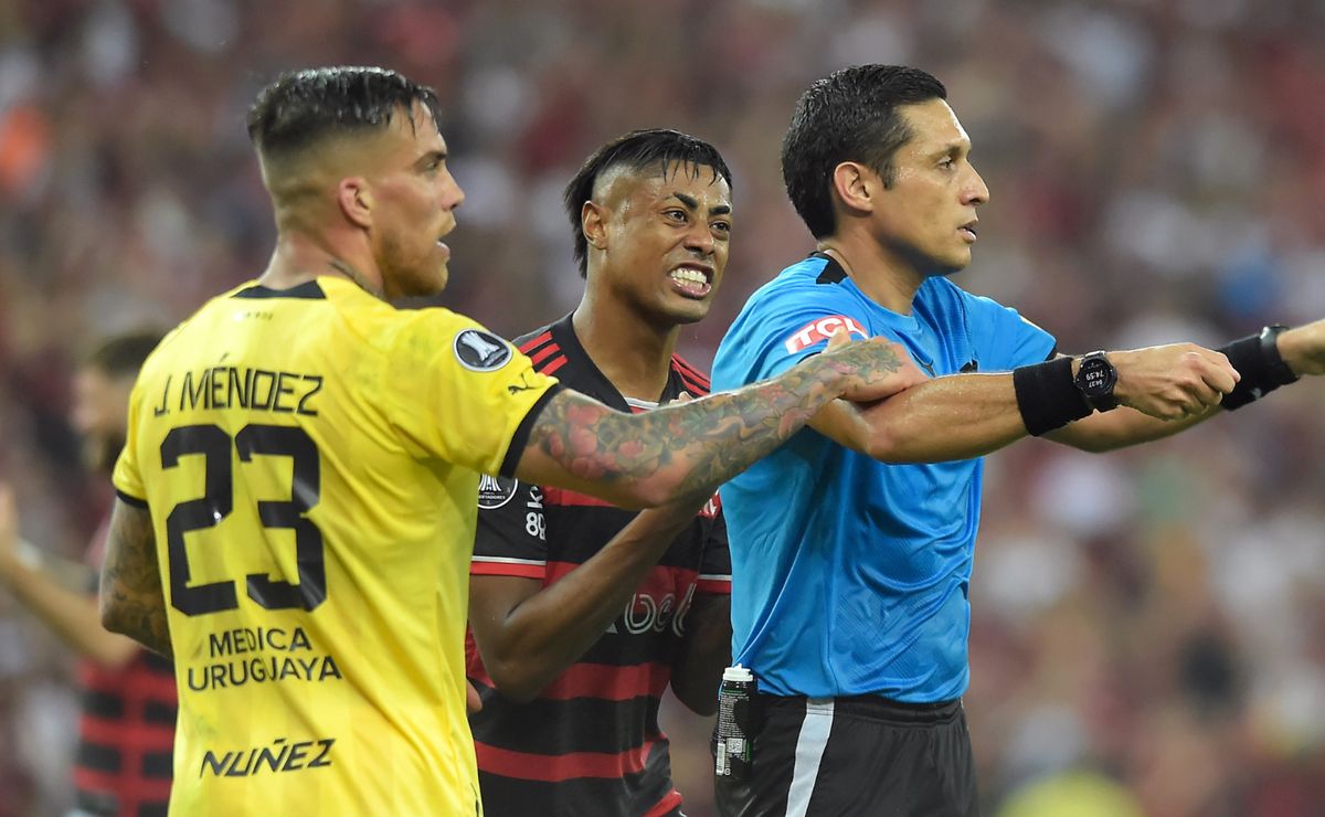Flamengo perde para o Peñarol em noite sem criatividade na Libertadores