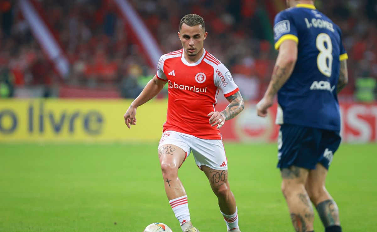 Bruno Gomes supera concorrentes e vira dono de posição no Inter