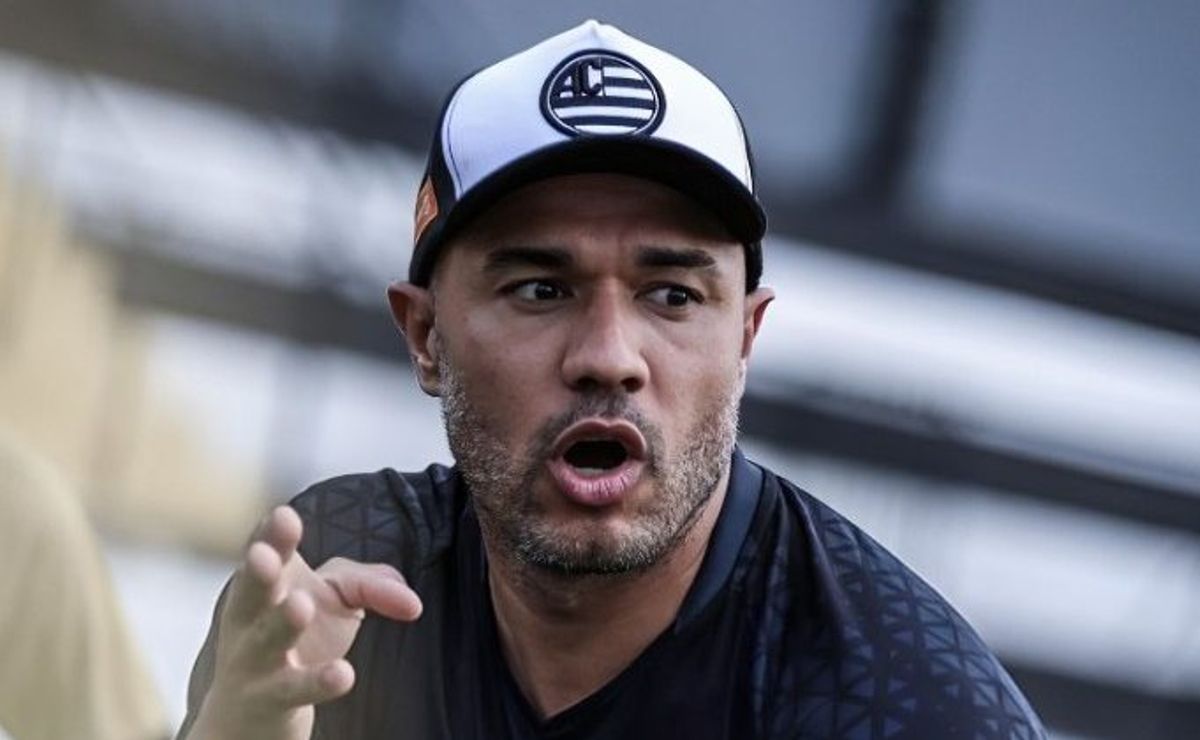 Roger, ex-Corinthians, comandou clube mineiro ao acesso inédito para a ...