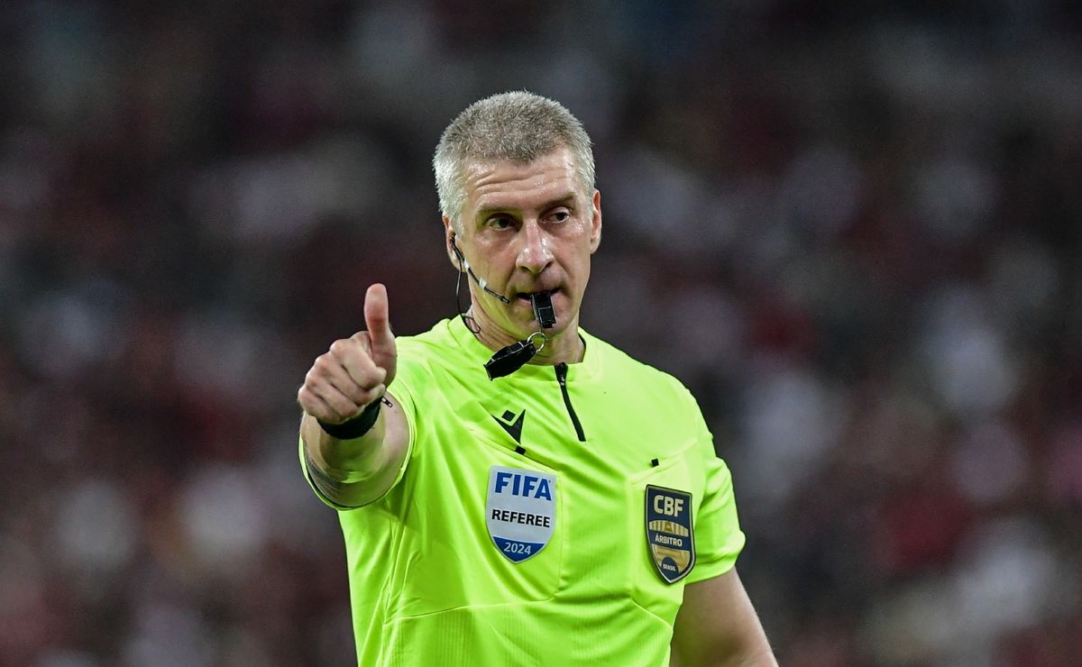 Daronco é escolhido e apita Corinthians x Flamengo