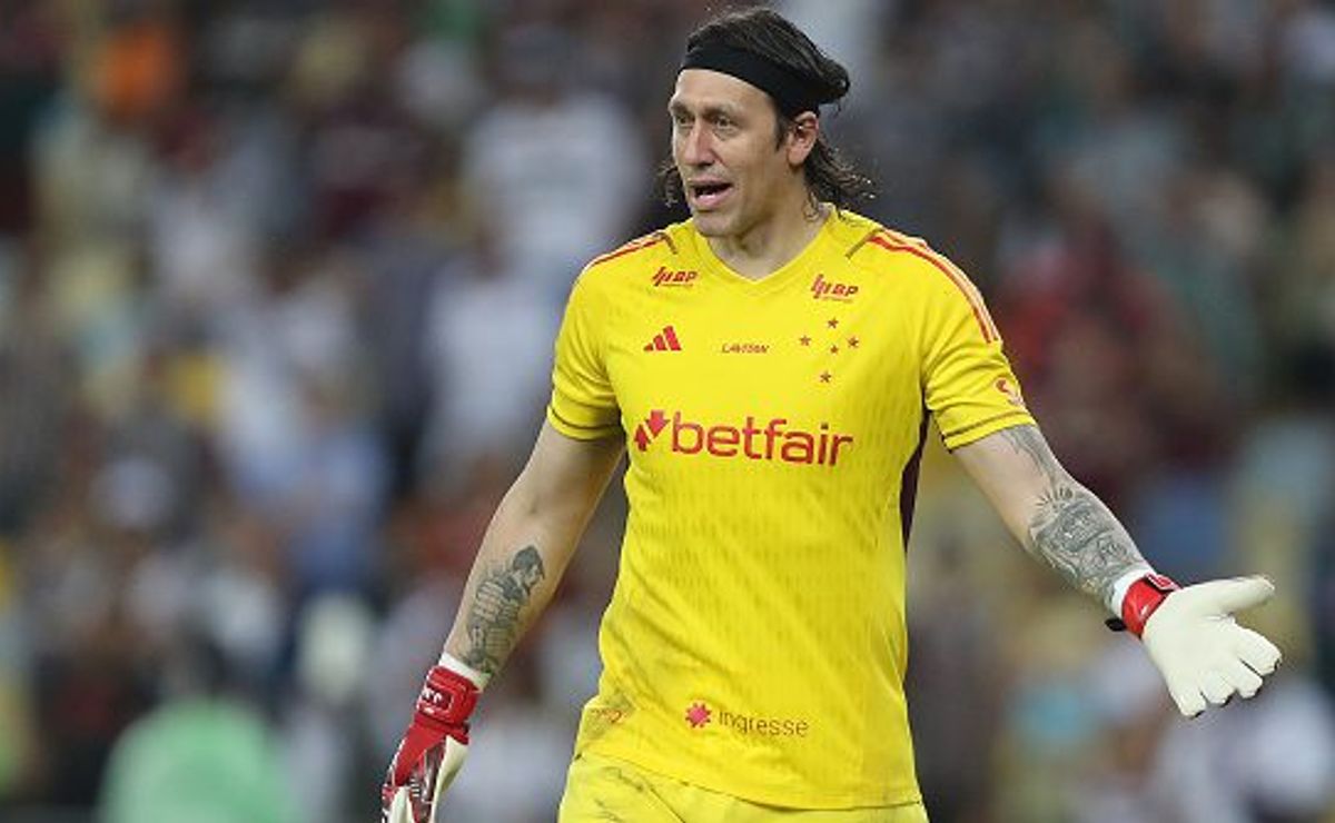 Cássio volta aos treinos e pode fortalecer o Cruzeiro contra o Bahia