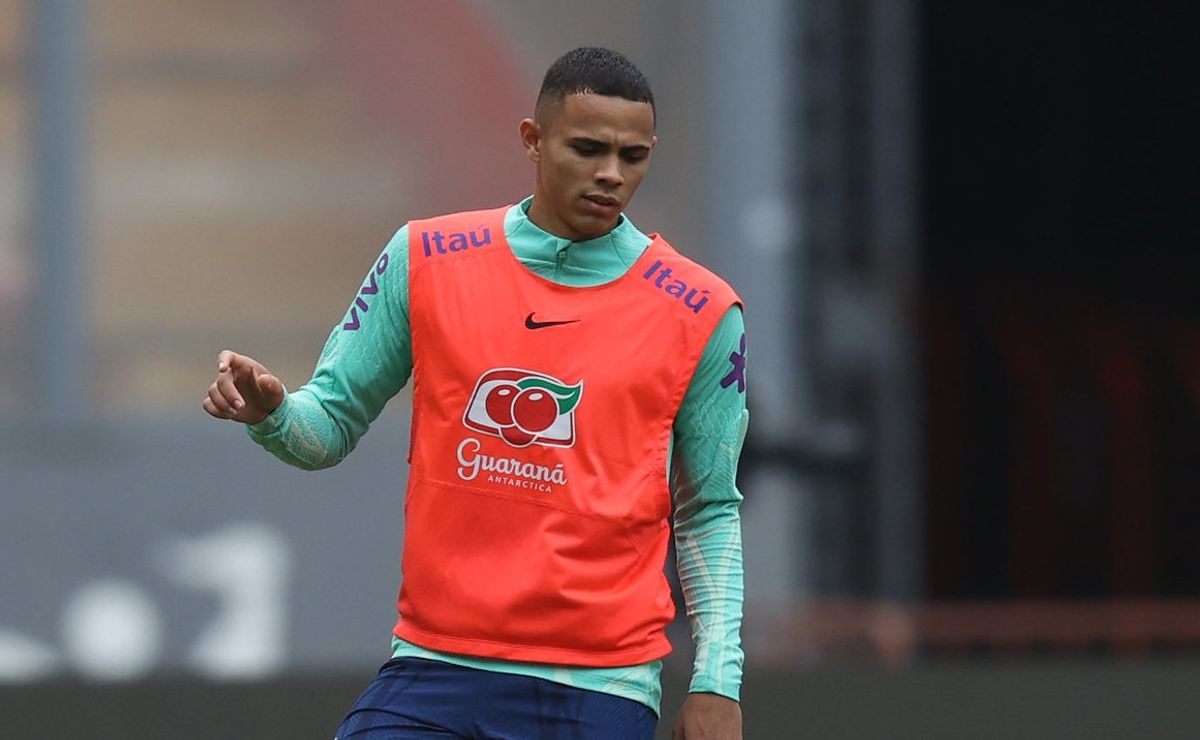 Vanderson estreia como titular na Seleção e promete entrega