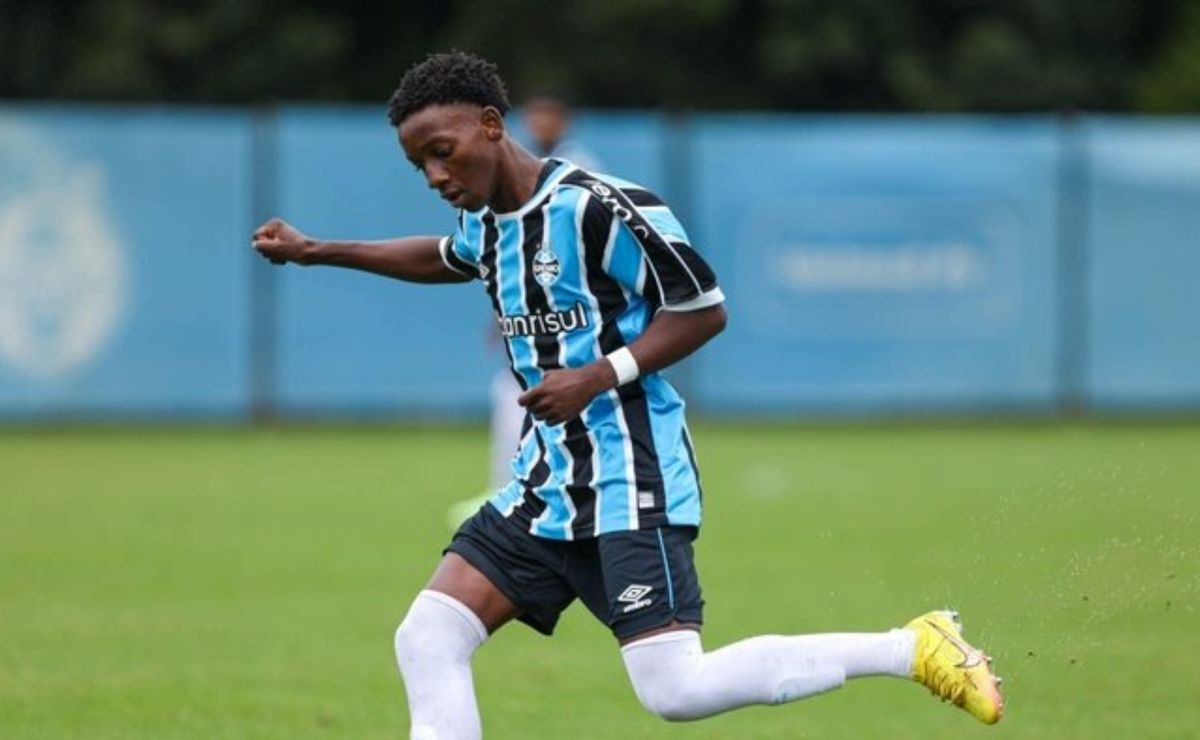 Grêmio assina o primeiro contrato com Gabriel Mec