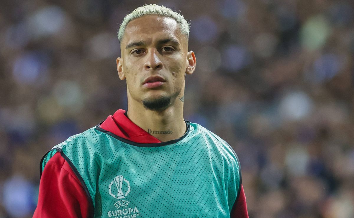 Antony, revelado pelo São Paulo, é liberado pelo Manchester United para ...