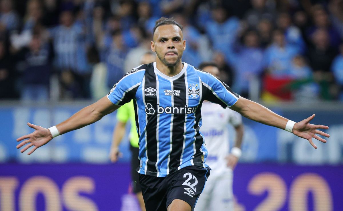 Torcida do Grêmio exalta atuação de Braithwaite em jogo decisivo no ...