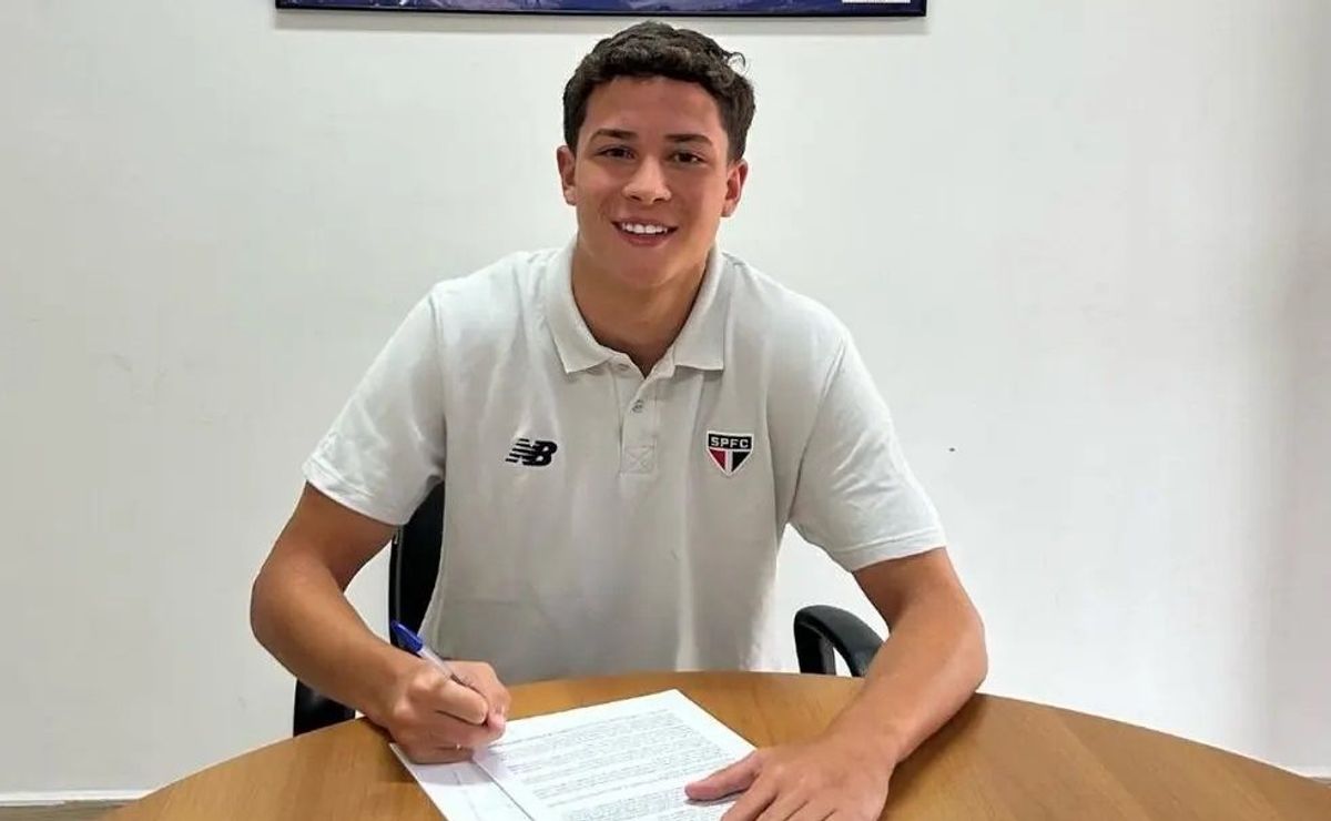 Ryan Carlos: O Jovem Zagueiro que Pode Substituir Arboleda