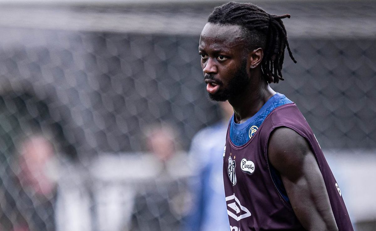 Yusupha Njie se isola do elenco do Santos e problema prejudica avanço ...