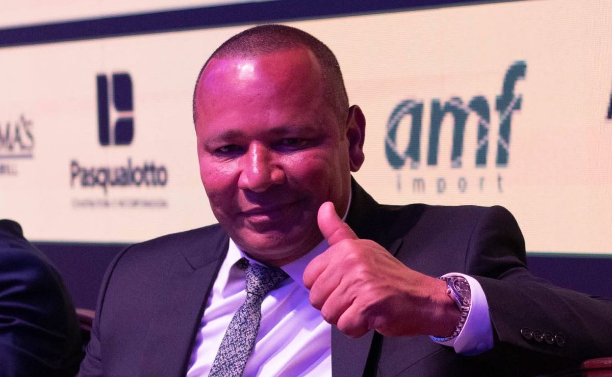 Pai de Neymar vai colocar R$ 1,3 bilhão ao Santos e mais Neymar, Danilo ...