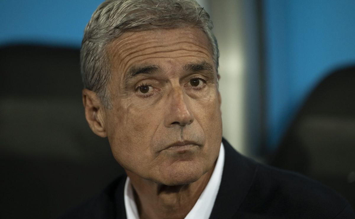 Luís Castro recebe salário do Al-Nassr e por isso não fechou com o Santos