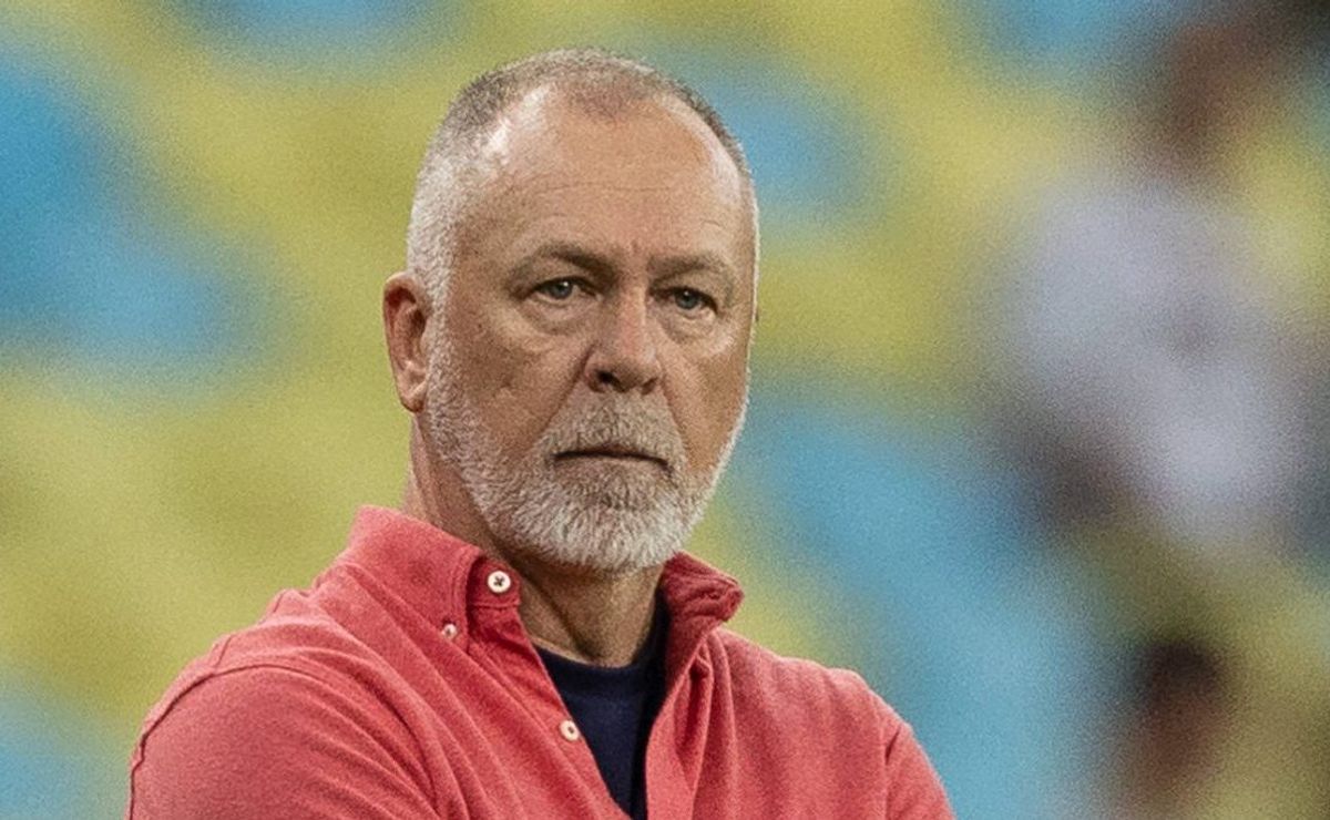 Mano Menezes decide continuar no Fluminense após temporada difícil no ...
