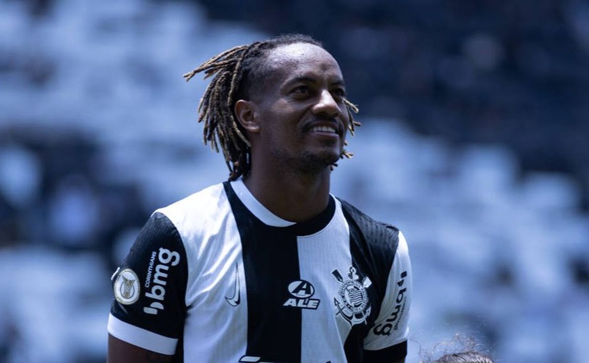 Carrillo renova com Corinthians por rápida adaptação